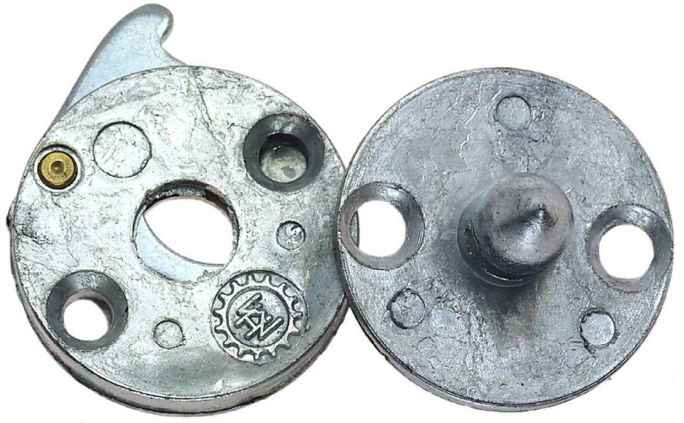 KOPPELHAKE 3 TRYGG - Beslag sedan 1903